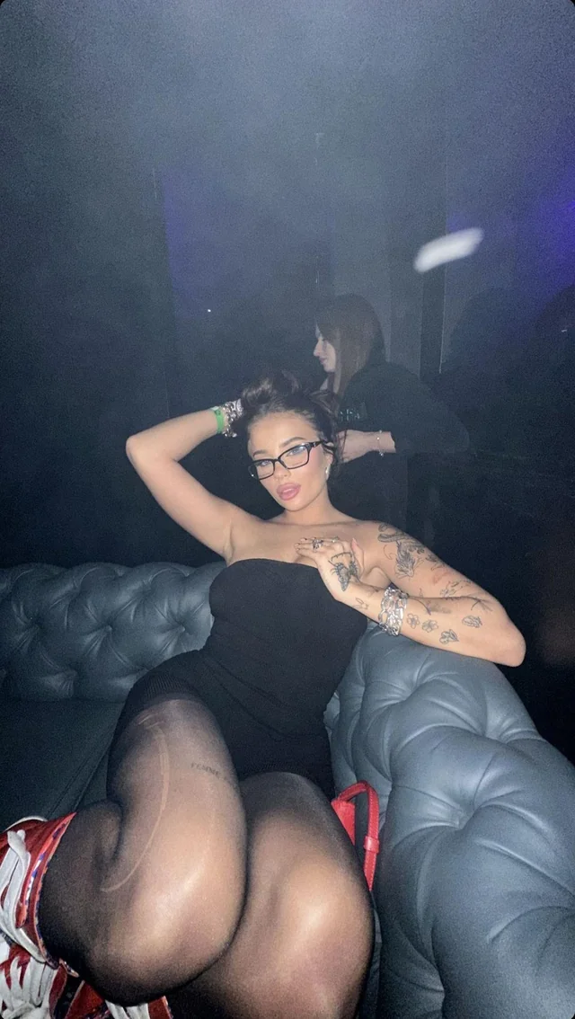 Fagata Nudesy – Najbardziej intymne chwile gwiazdy social mediów.